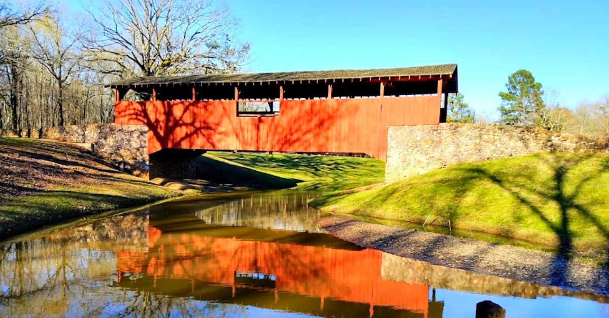 This Beautiful Covered Bridge in North Little Rock, Arkansas Is Still ...